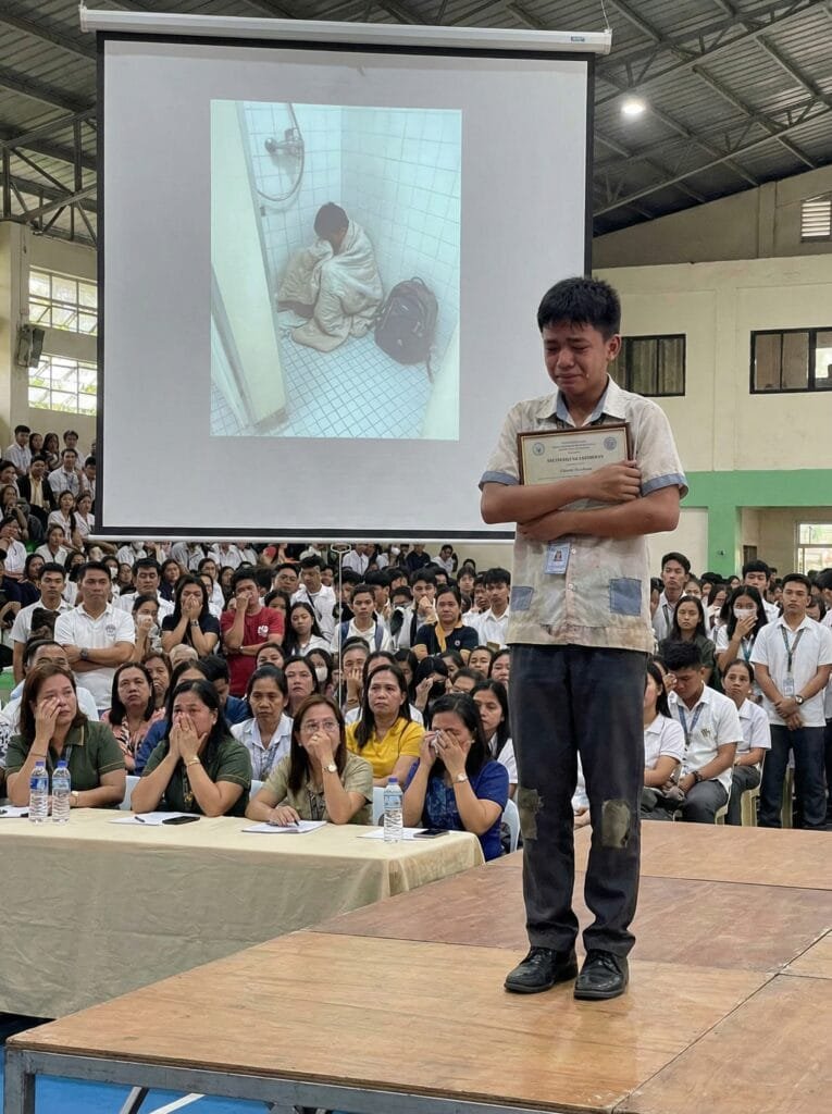 ISANG KAWAWANG ESTUDYANTE NA NATULOG SA BANYO NG PAARALAN SA LOOB NG ...